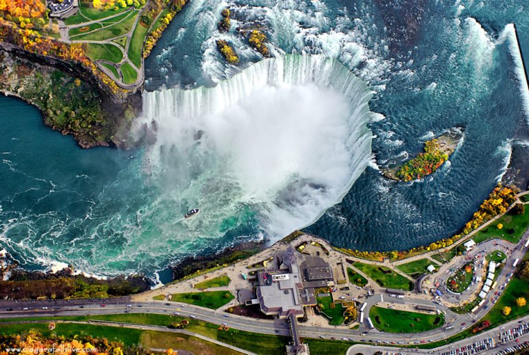 Niagara Falls, One of The Largest Waterfall in The world - Traveldigg.com