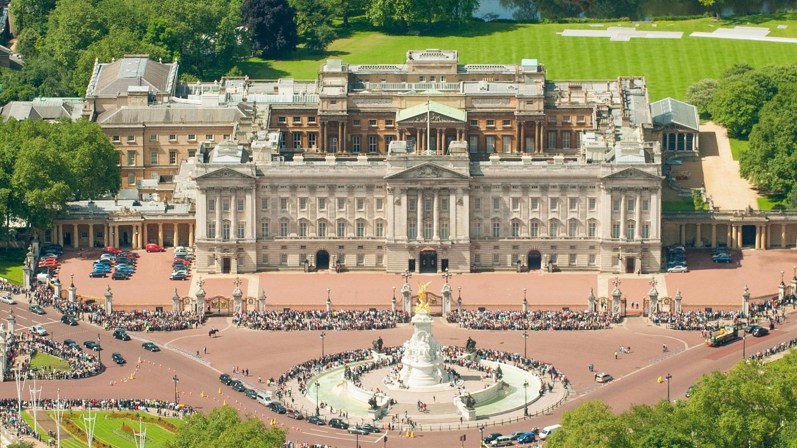 Buckingham Palace One Of The Most Magnificent Palaces In The World Buckingham Palace One Of The Most Magnificent Palaces In The World