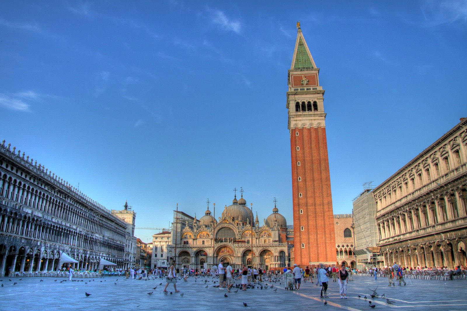 Piazza San Marco Venice Play Along With Hundreds Of Pigeons