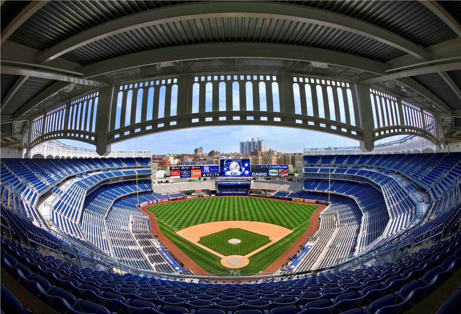 Enjoy The Grandeur Of Yankee Stadium New York Traveldigg